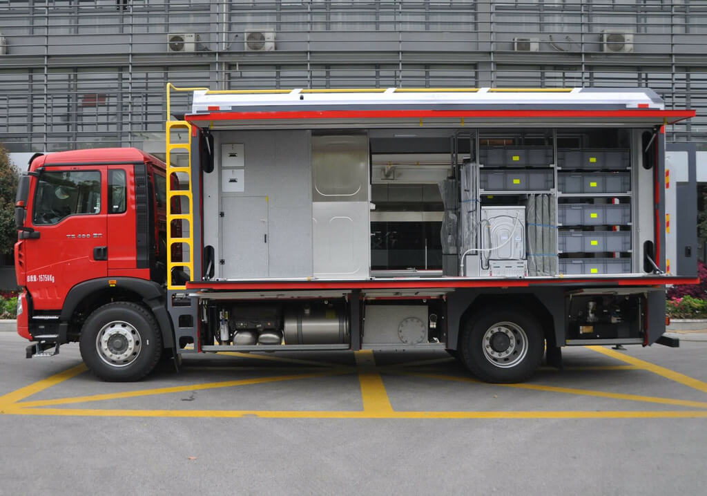 Wholesale Customizing HOWO Mobile Laundry Truck Cleans Clothes in ...